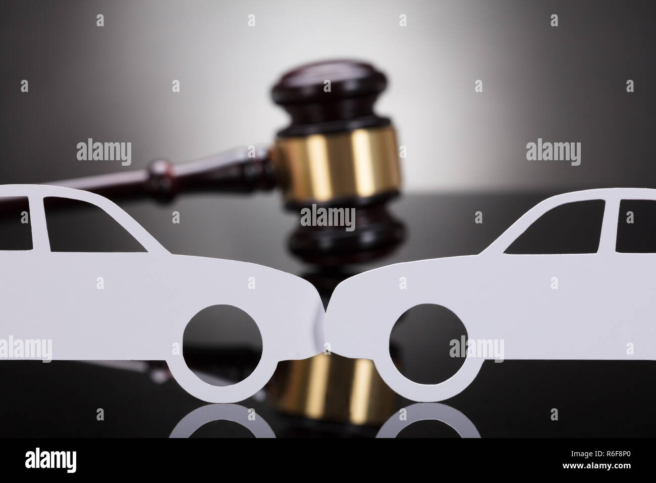 Courtroom figure hi-res stock photography and images - Alamy