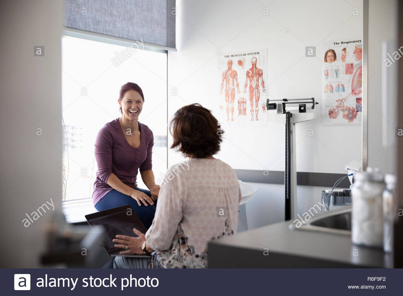 Doctor happy face hi-res stock photography and images - Alamy