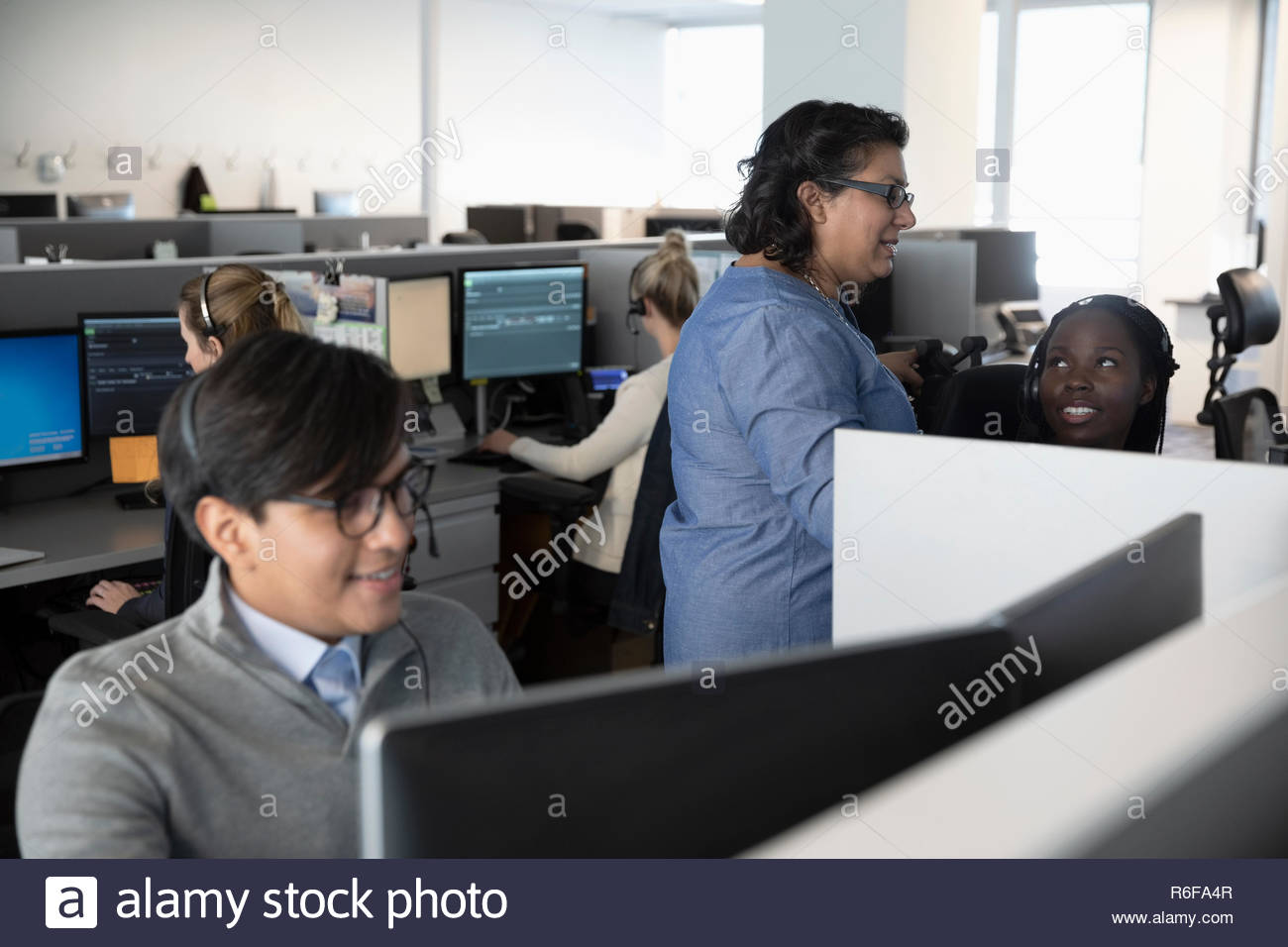 Indian office cubicles hi-res stock photography and images - Alamy