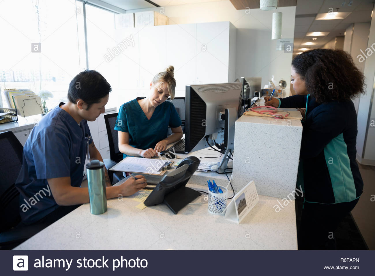 Male and female nurses working hi-res stock photography and images - Alamy