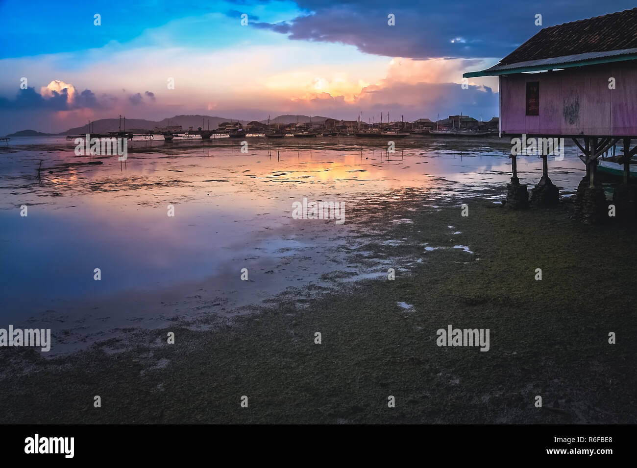 Small village mud huts hi-res stock photography and images - Alamy
