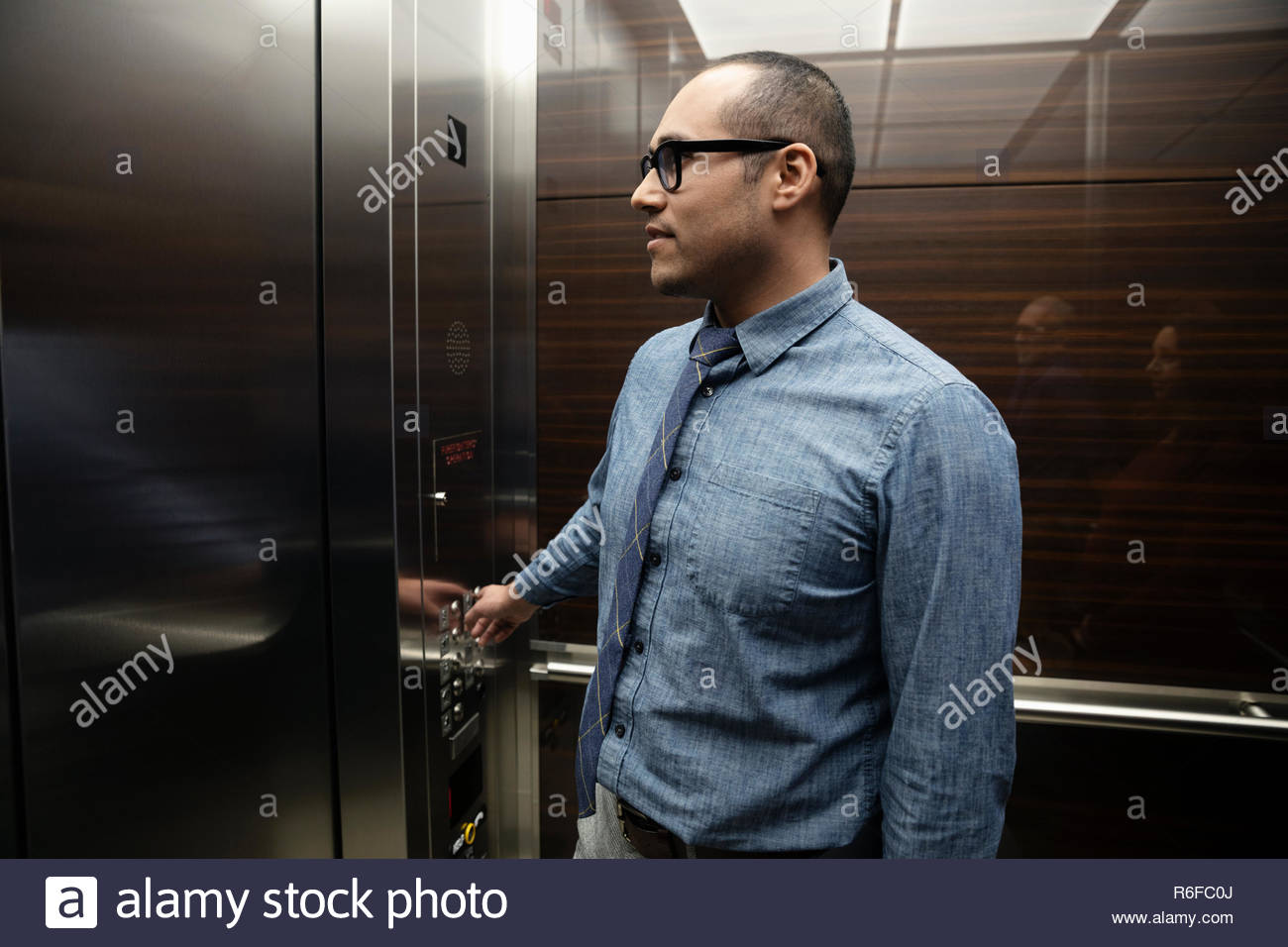 Hispanic people in elevator hi-res stock photography and images - Alamy