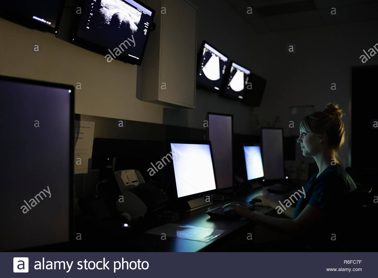 X ray computer screen hi-res stock photography and images - Alamy