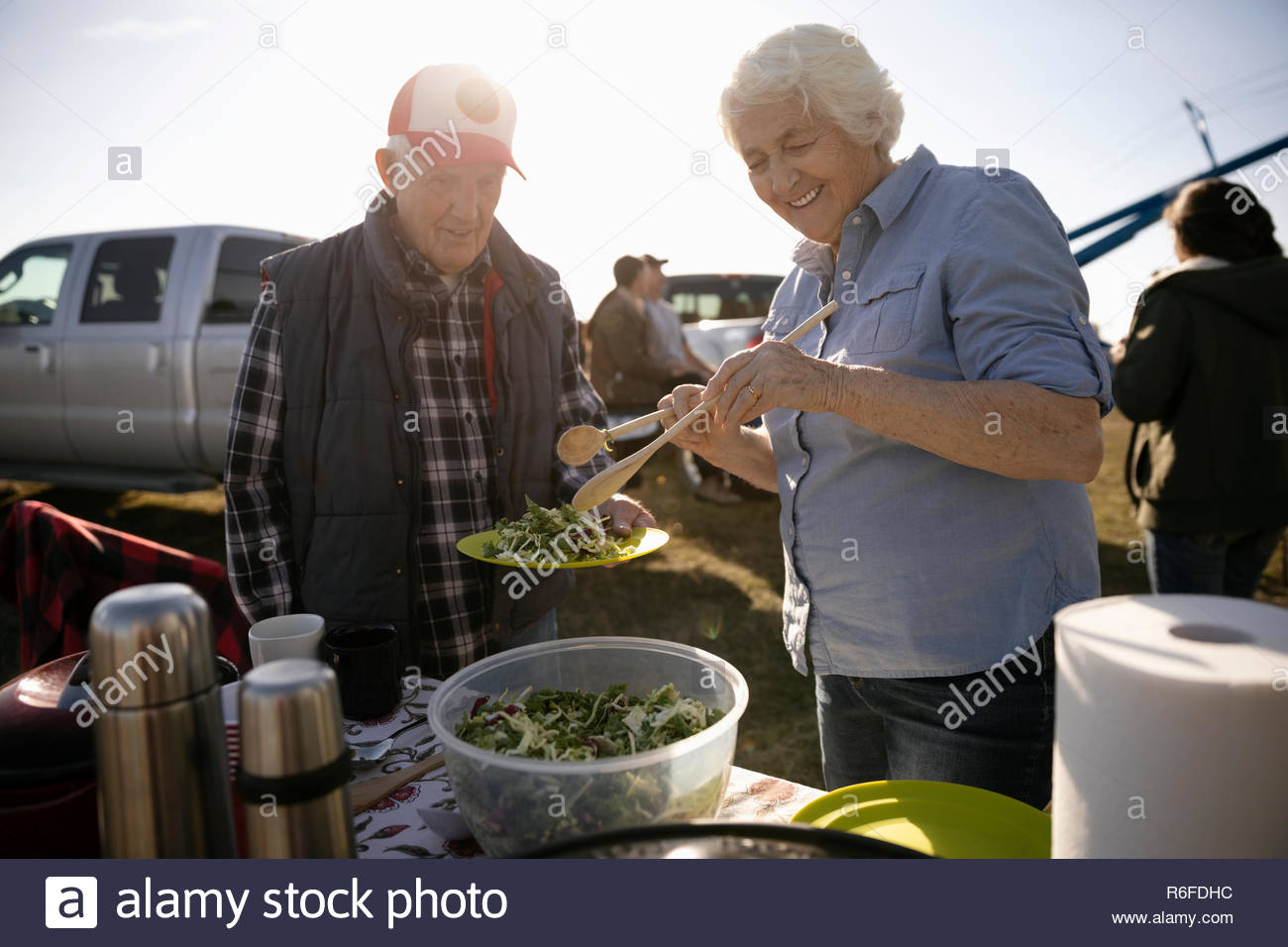 Farming farmers back couple working hi-res stock photography and images ...