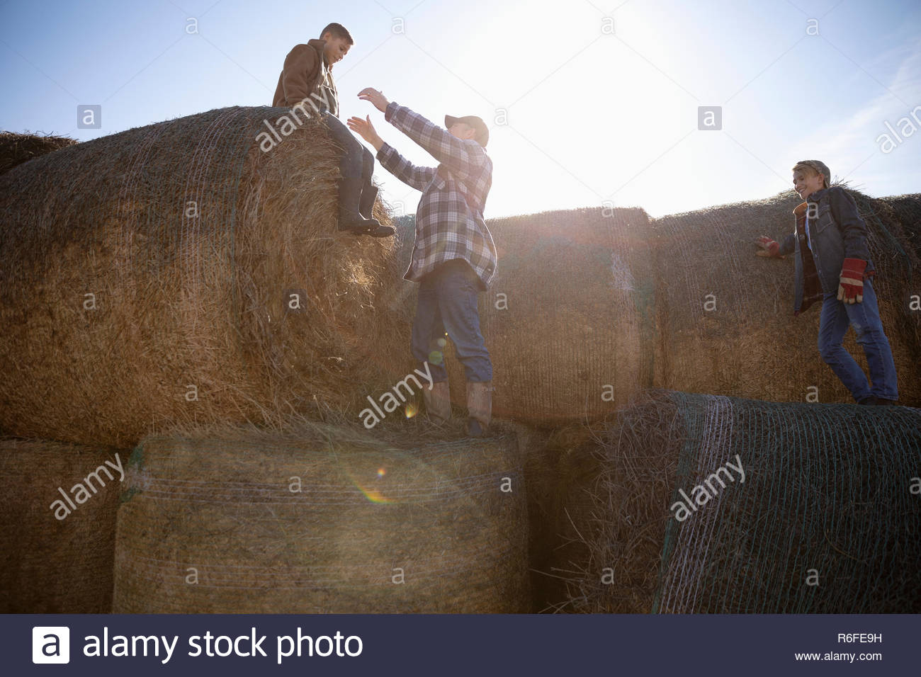 Children playing rural farm hi-res stock photography and images - Alamy