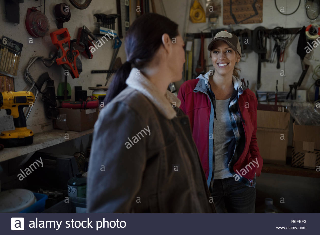 Two farmers talking hi-res stock photography and images - Alamy
