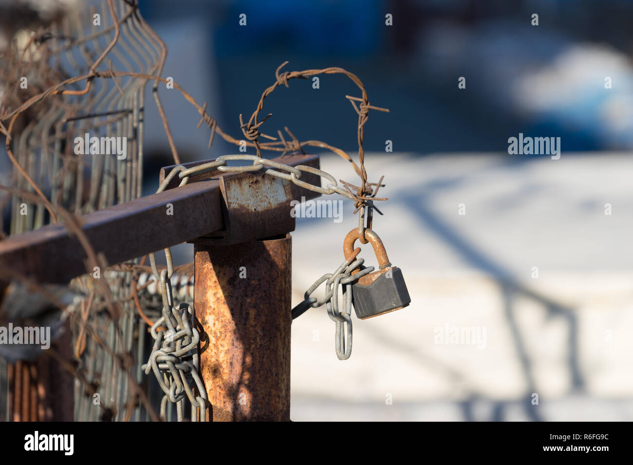 Blurred background with rusty metal wire and lock Stock Photo - Alamy