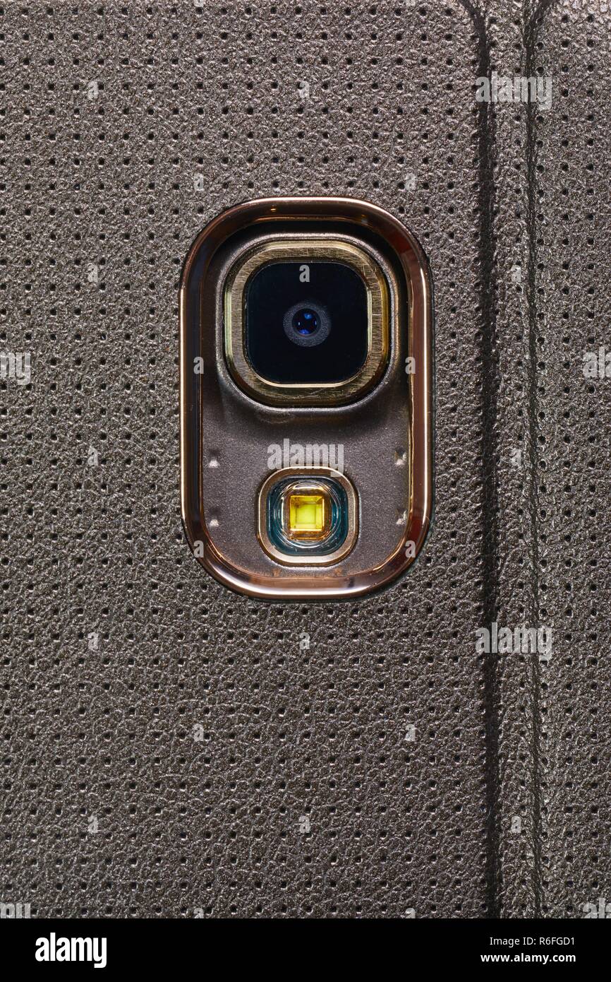 Mobile lens attachment hi-res stock photography and images - Alamy