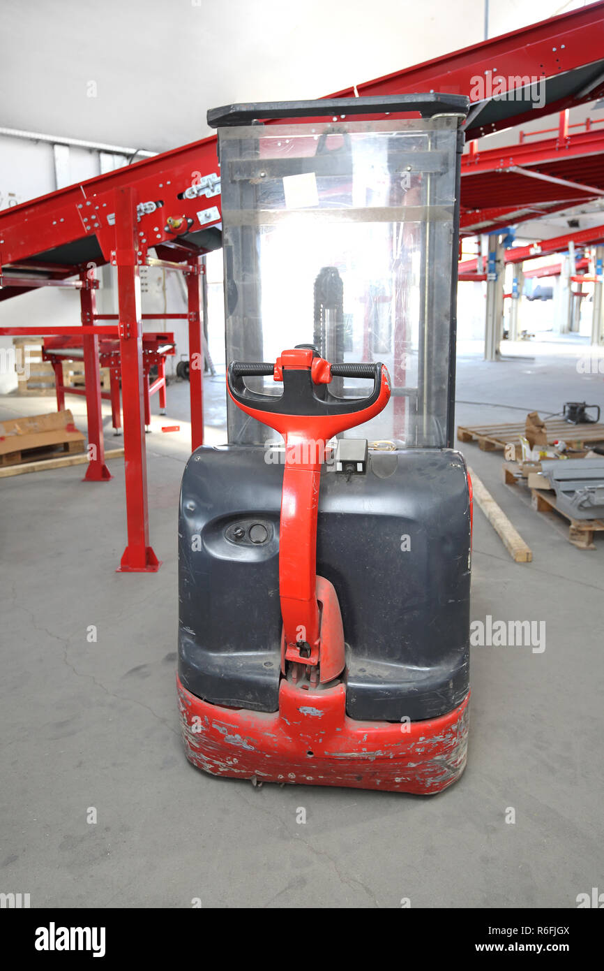 Electric stacker hi-res stock photography and images - Alamy
