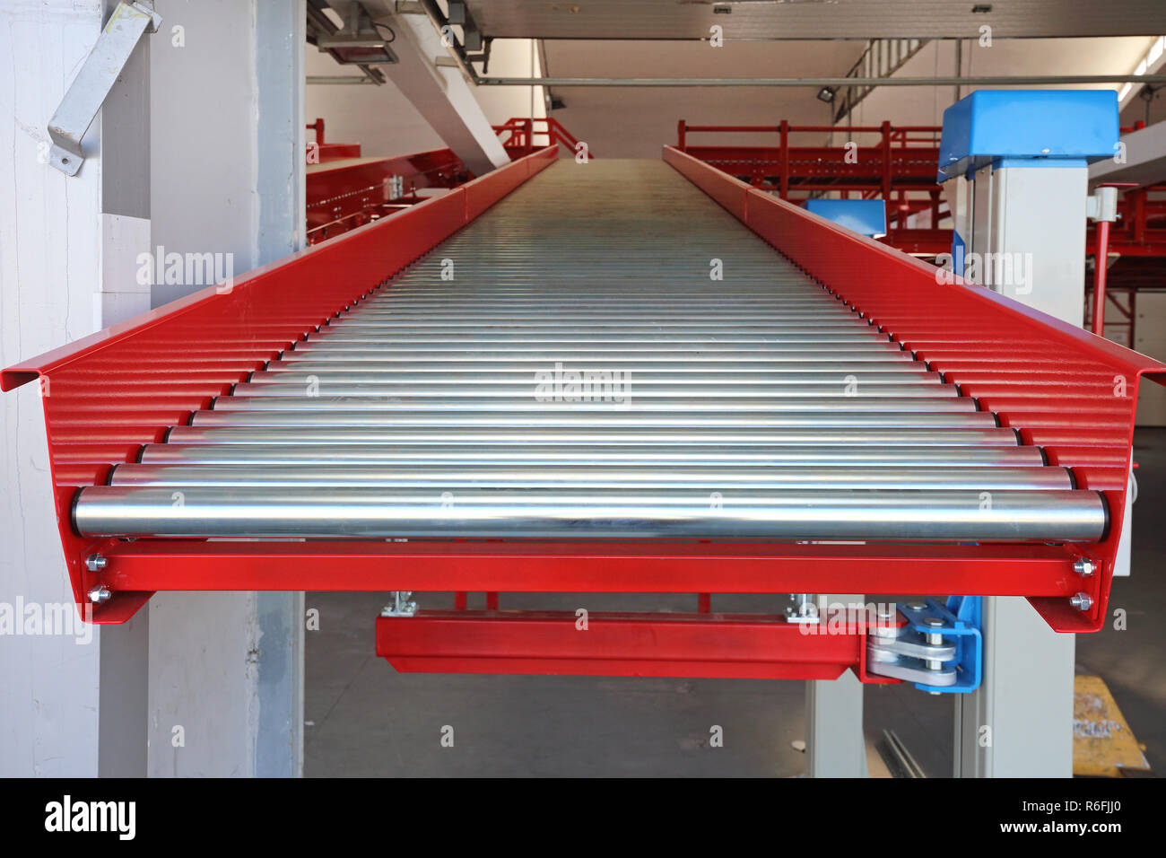 Warehouse ramp hi-res stock photography and images - Alamy