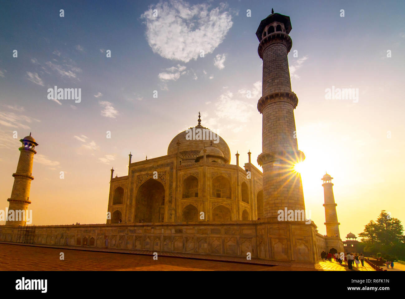 The Taj Mahal With The Rising Sun, Agra, Uttar Pradesh, India Stock ...
