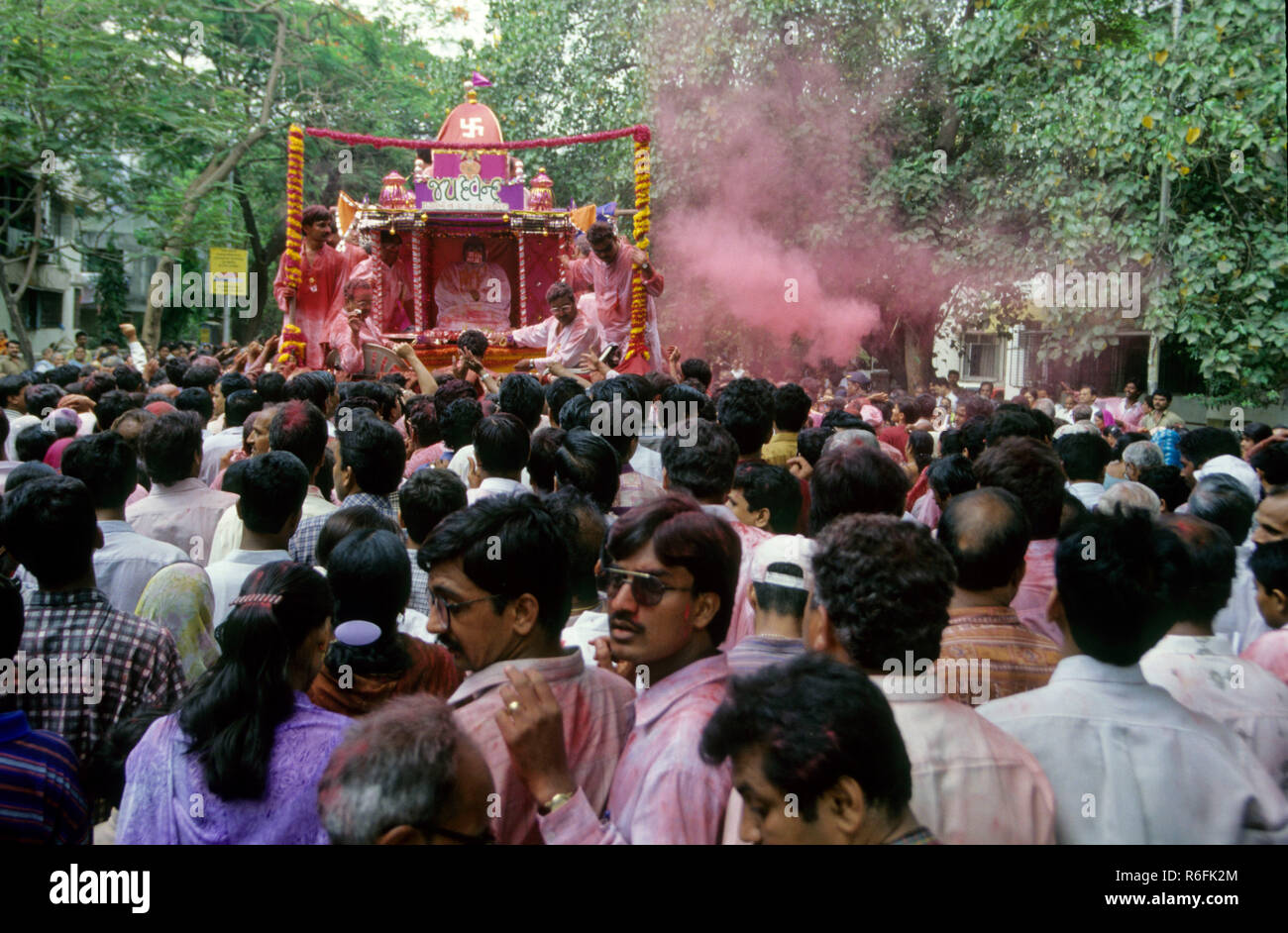 Jain Acharya Devendra Munji Funeral Procession Cremation, Bombay Mumbai ...