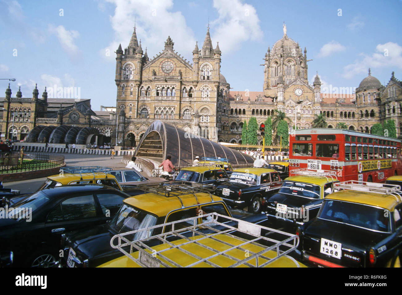 Chhatrapati Shivaji Terminus station (CST) With traffic, Mumbai ...
