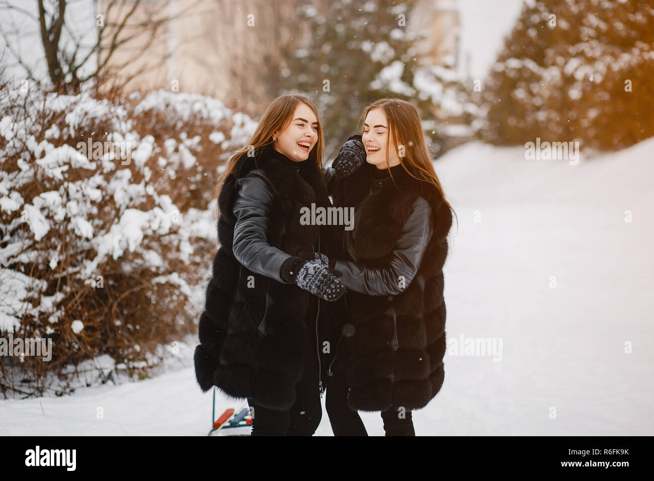 Female girls twins hi-res stock photography and images - Alamy