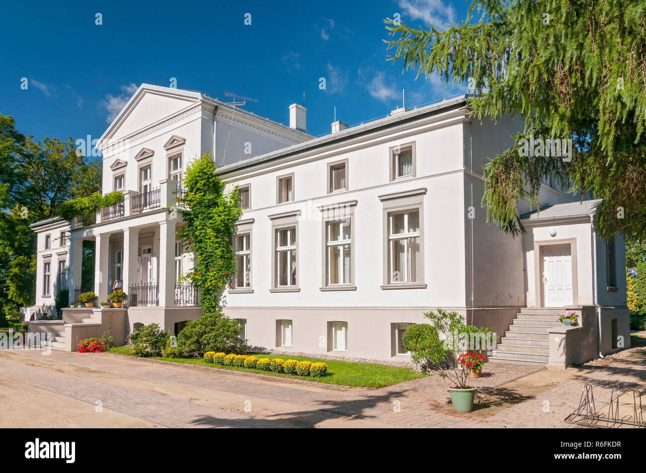 Small Manor House In Podstolice, Poland Stock Photo - Alamy