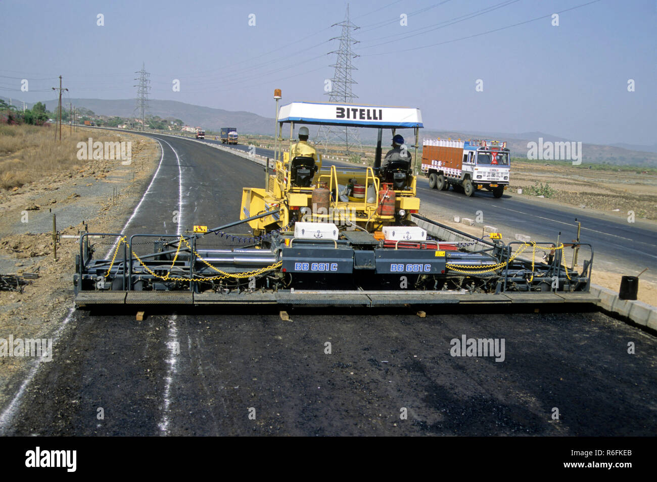 Road under construction hi-res stock photography and images - Alamy