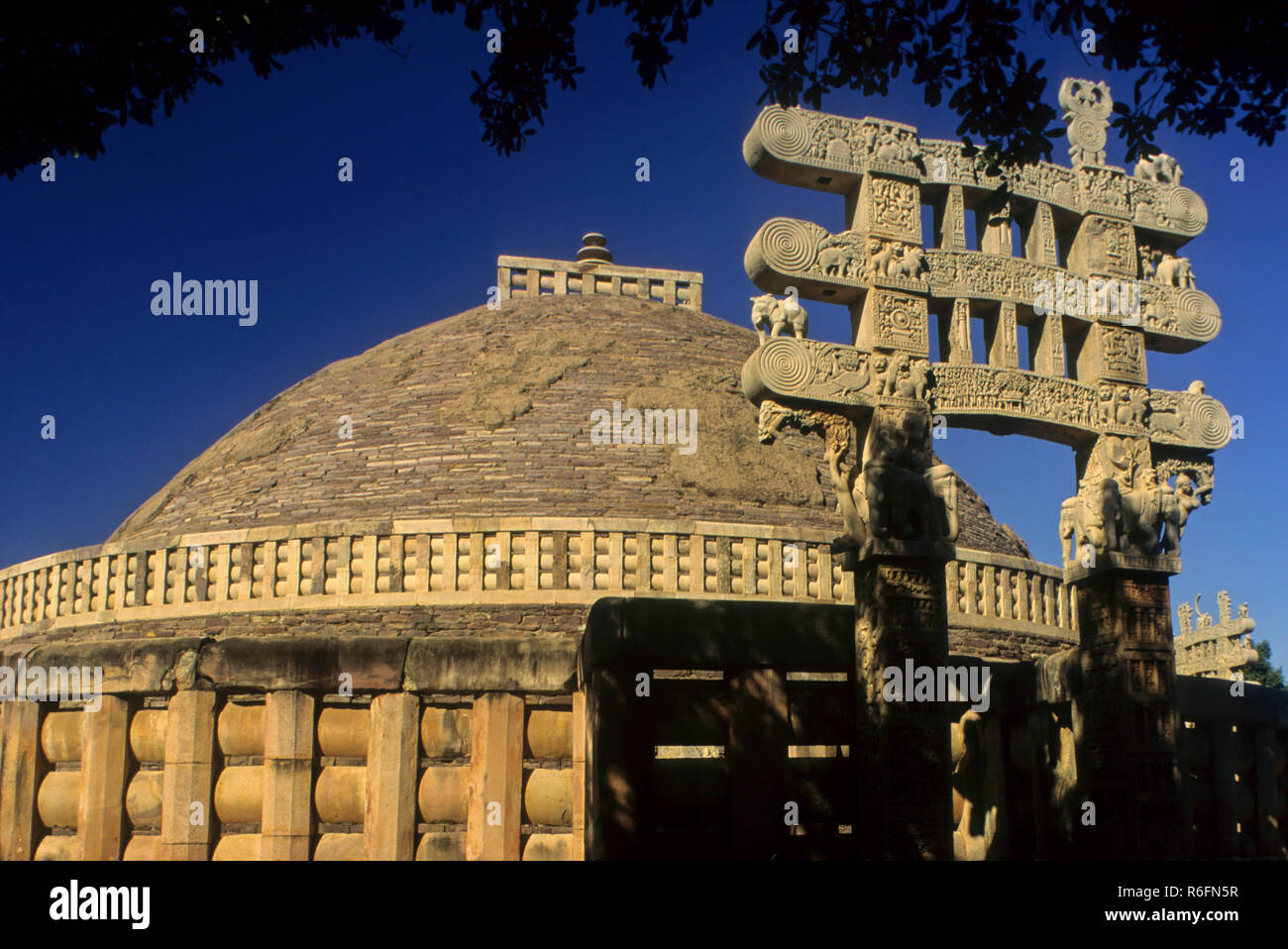 sanchi stupa, bihar, india Stock Photo - Alamy