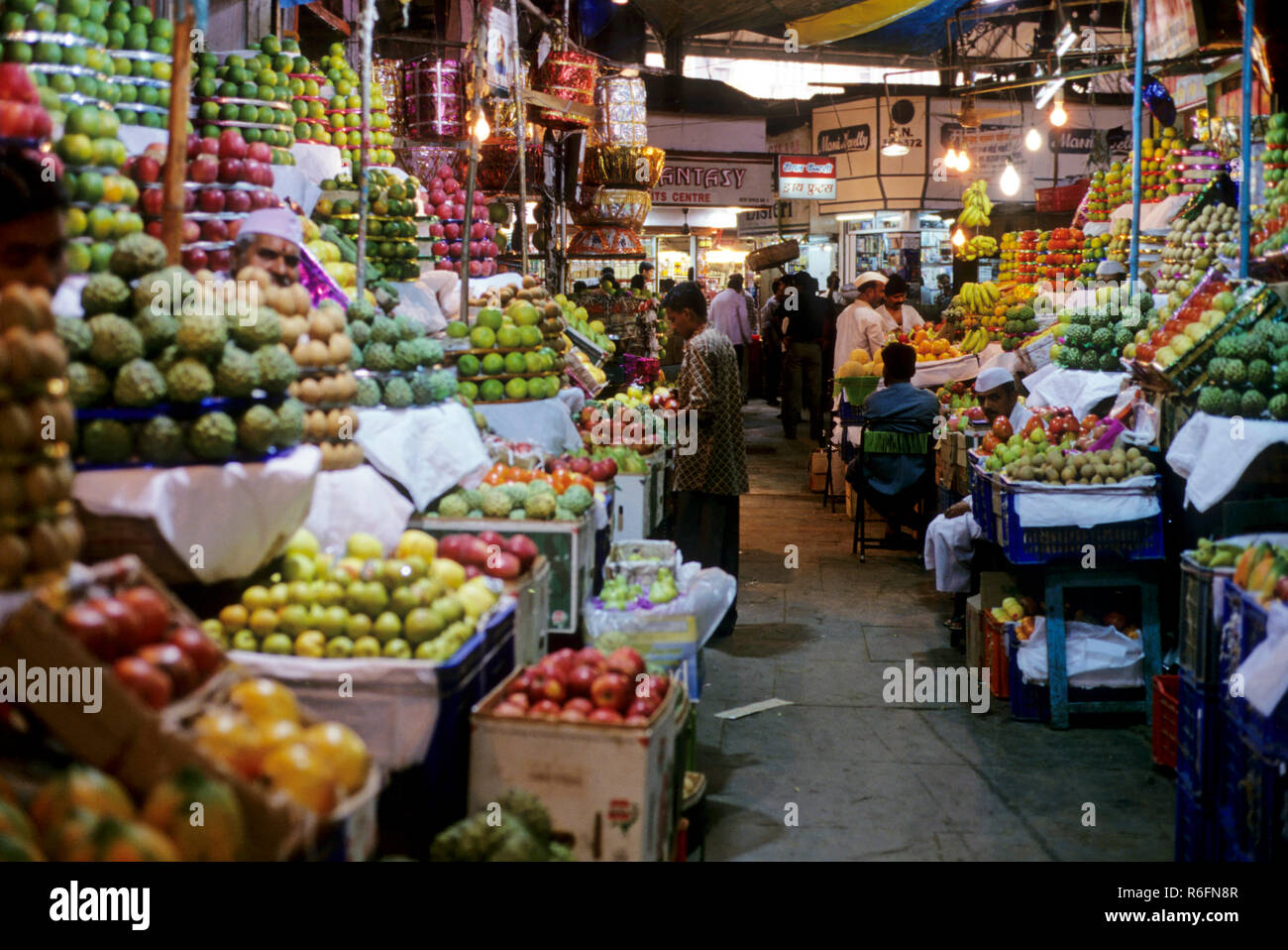Fruit stall at crawford market, bombay mumbai, maharashtra, india Stock ...