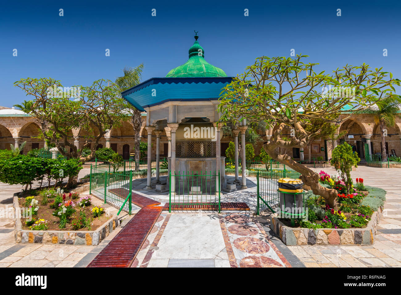 Old arab well hi-res stock photography and images - Alamy