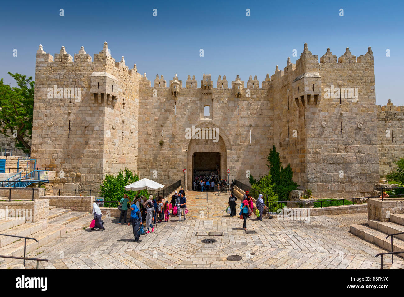 Ancient city wall damascus hi-res stock photography and images - Alamy