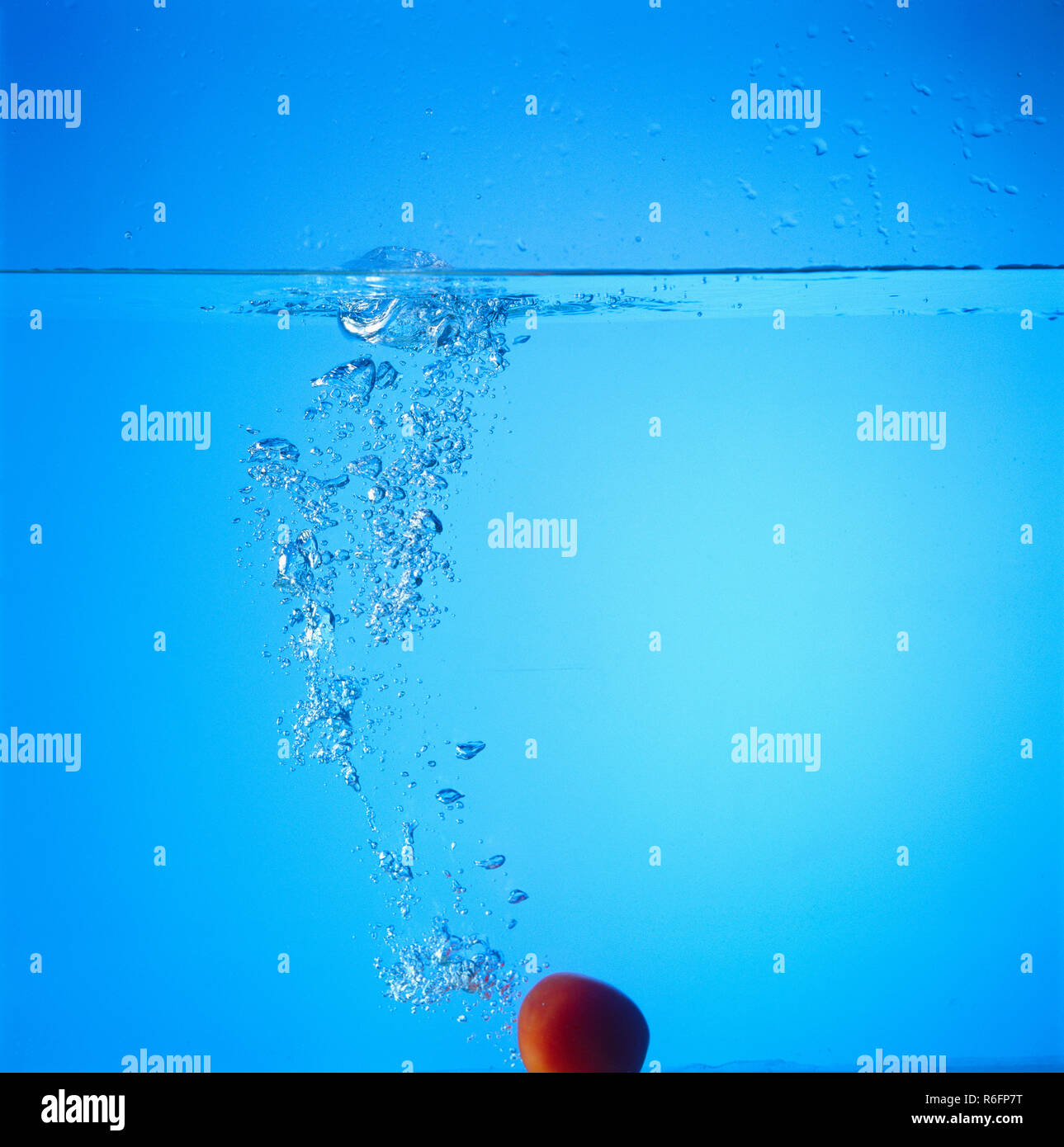 Object falling hi-res stock photography and images - Alamy