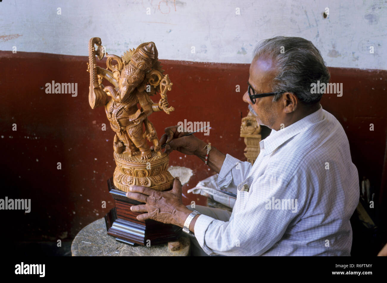 Wood carving elephant hi-res stock photography and images - Alamy