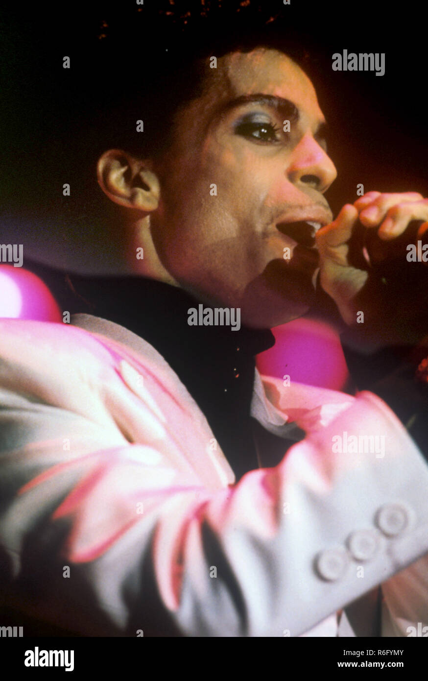 Prince pop star 1986 hi-res stock photography and images - Alamy