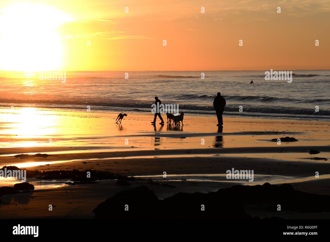 Sunrise welsh beach hi-res stock photography and images - Alamy