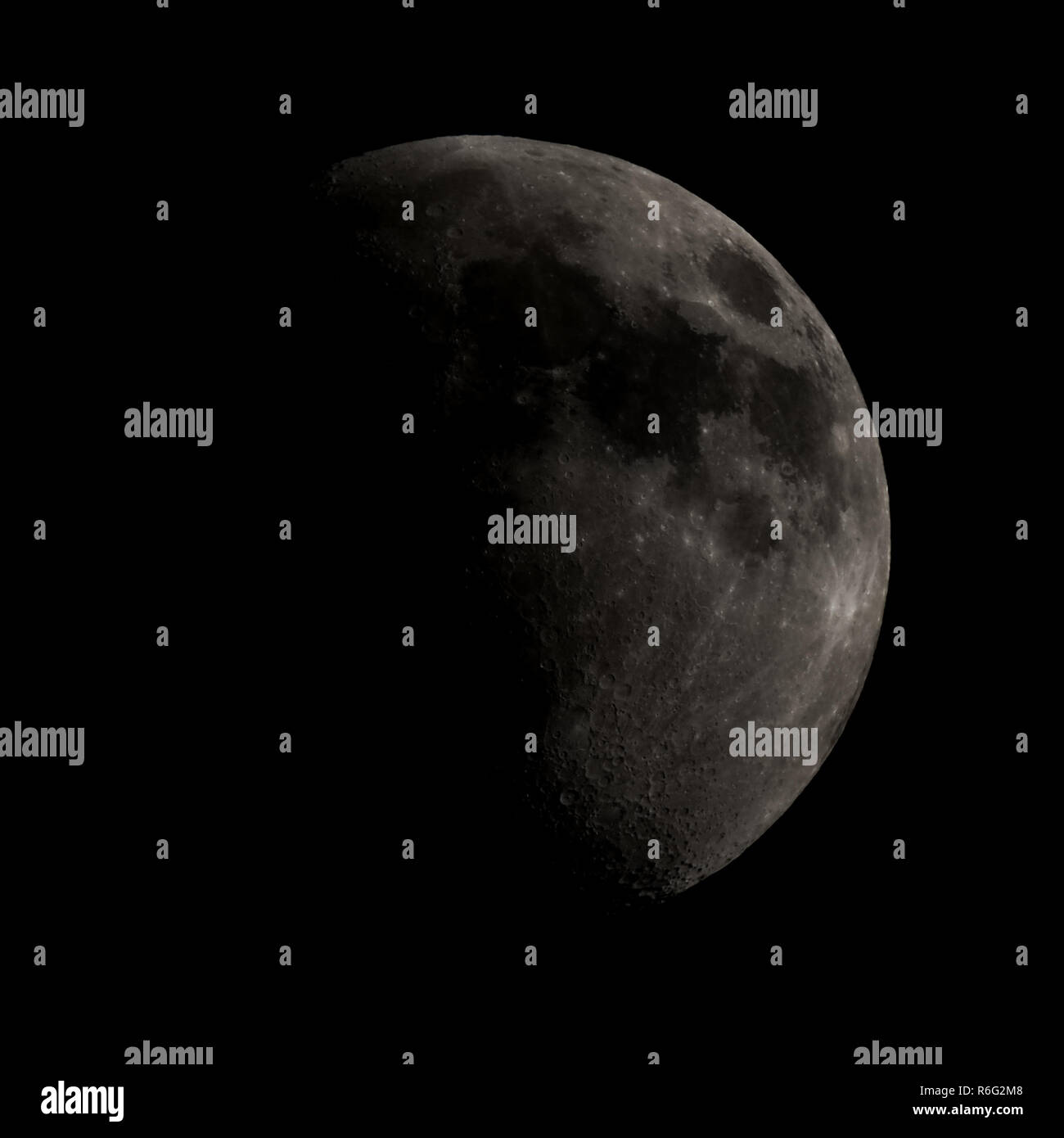 Mond gibbous hi-res stock photography and images - Alamy