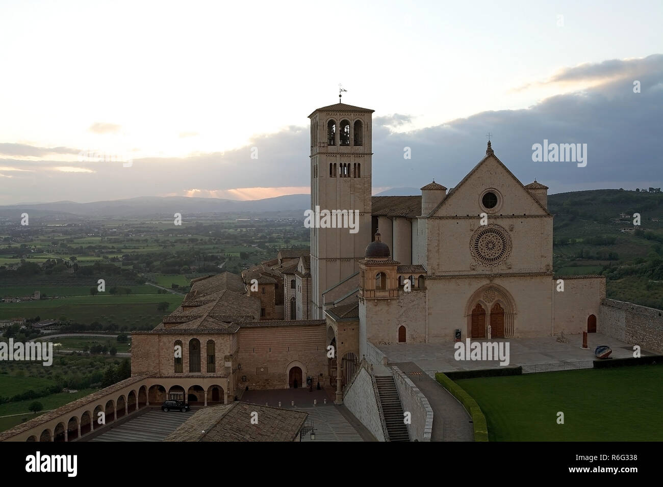The Basilica of San Francesco d'Assisi, Assisi, Italy Stock Photo - Alamy