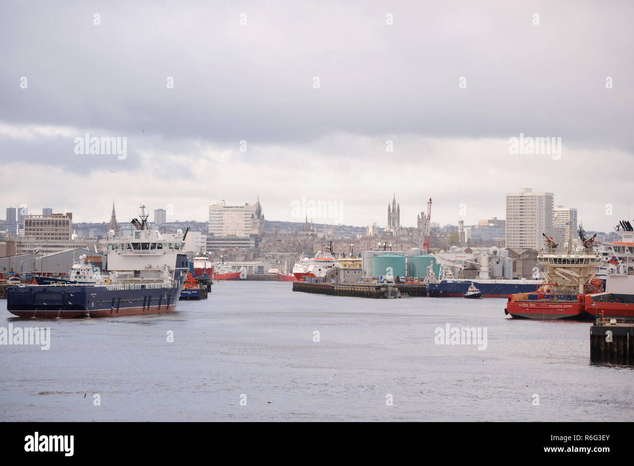 Aberdeen port skyline hi-res stock photography and images - Alamy