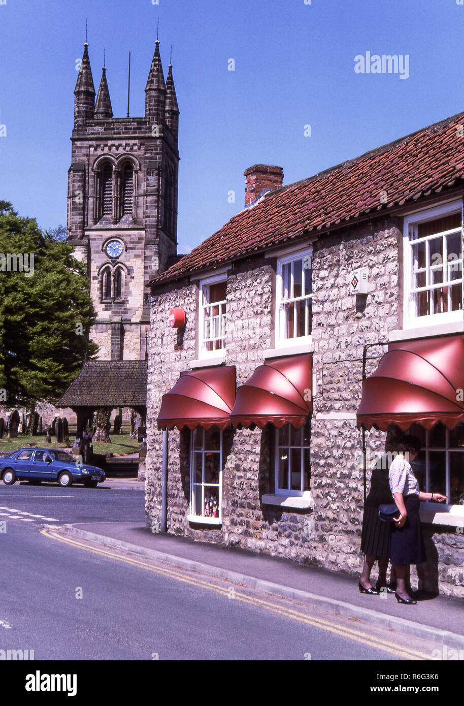 Helmsley villageon the a170 road hi-res stock photography and images ...