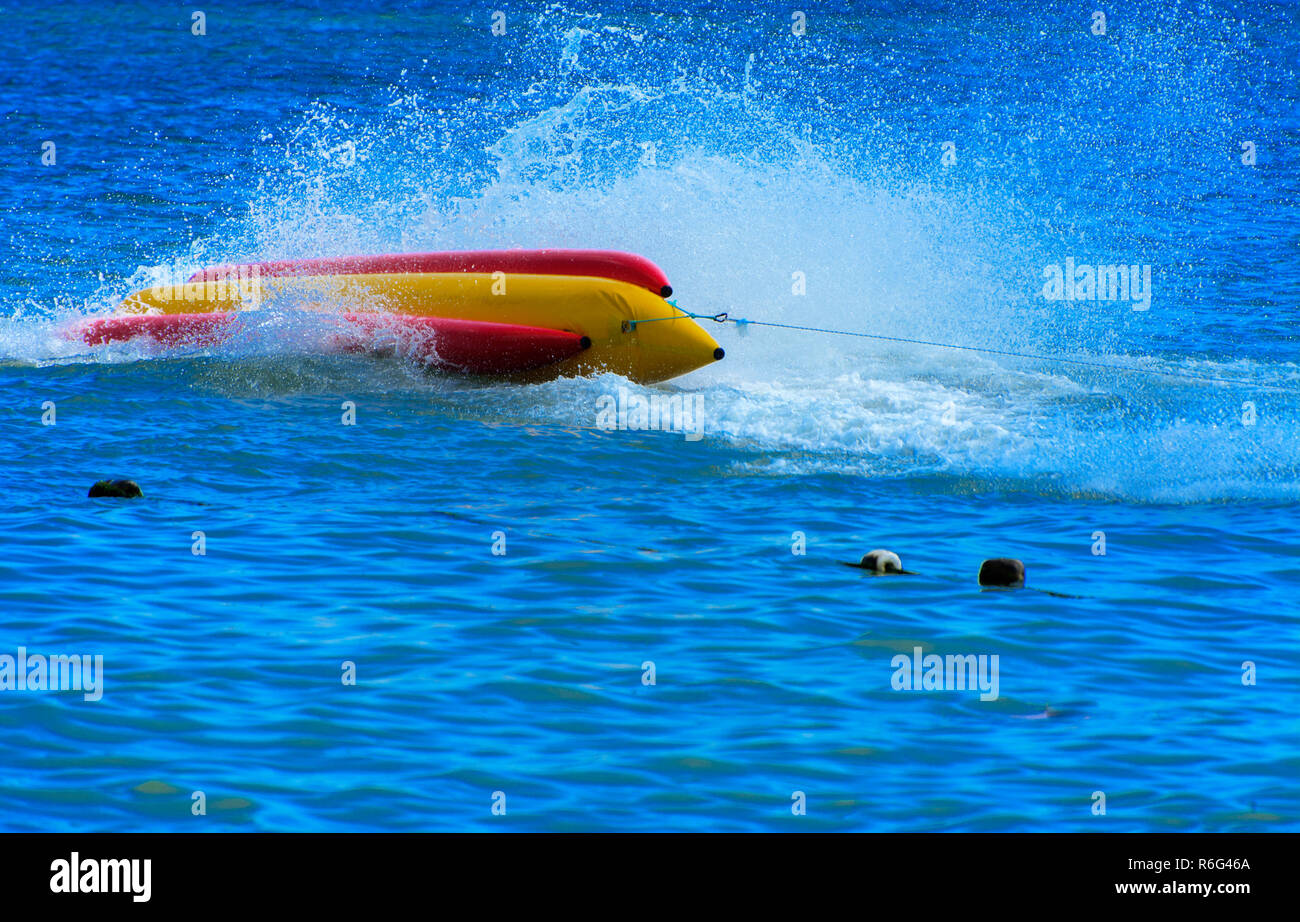 Yellow life raft hi-res stock photography and images - Alamy