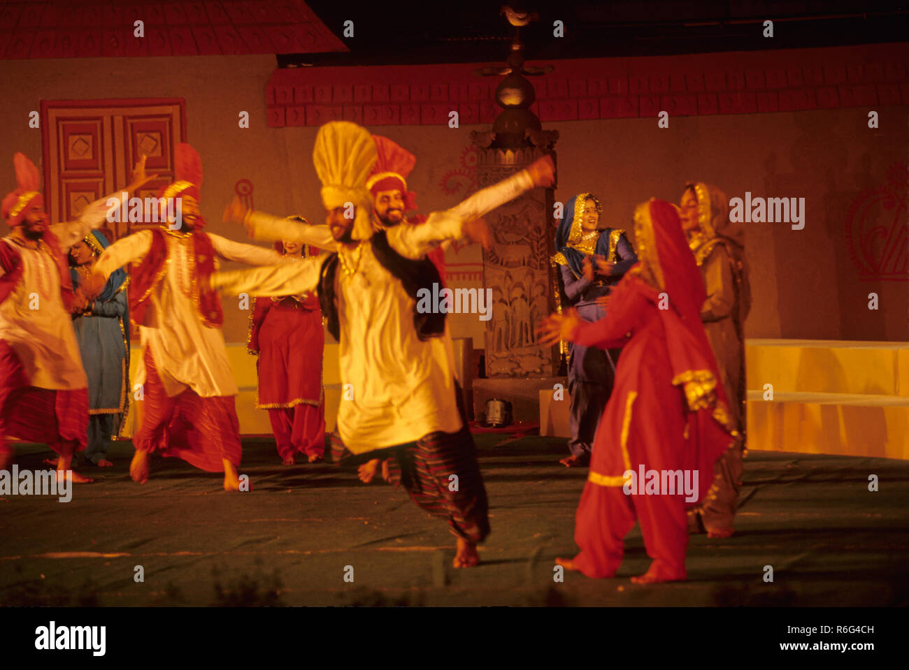 Sikh Women Dancing Stock Photos & Sikh Women Dancing Stock Images - Alamy