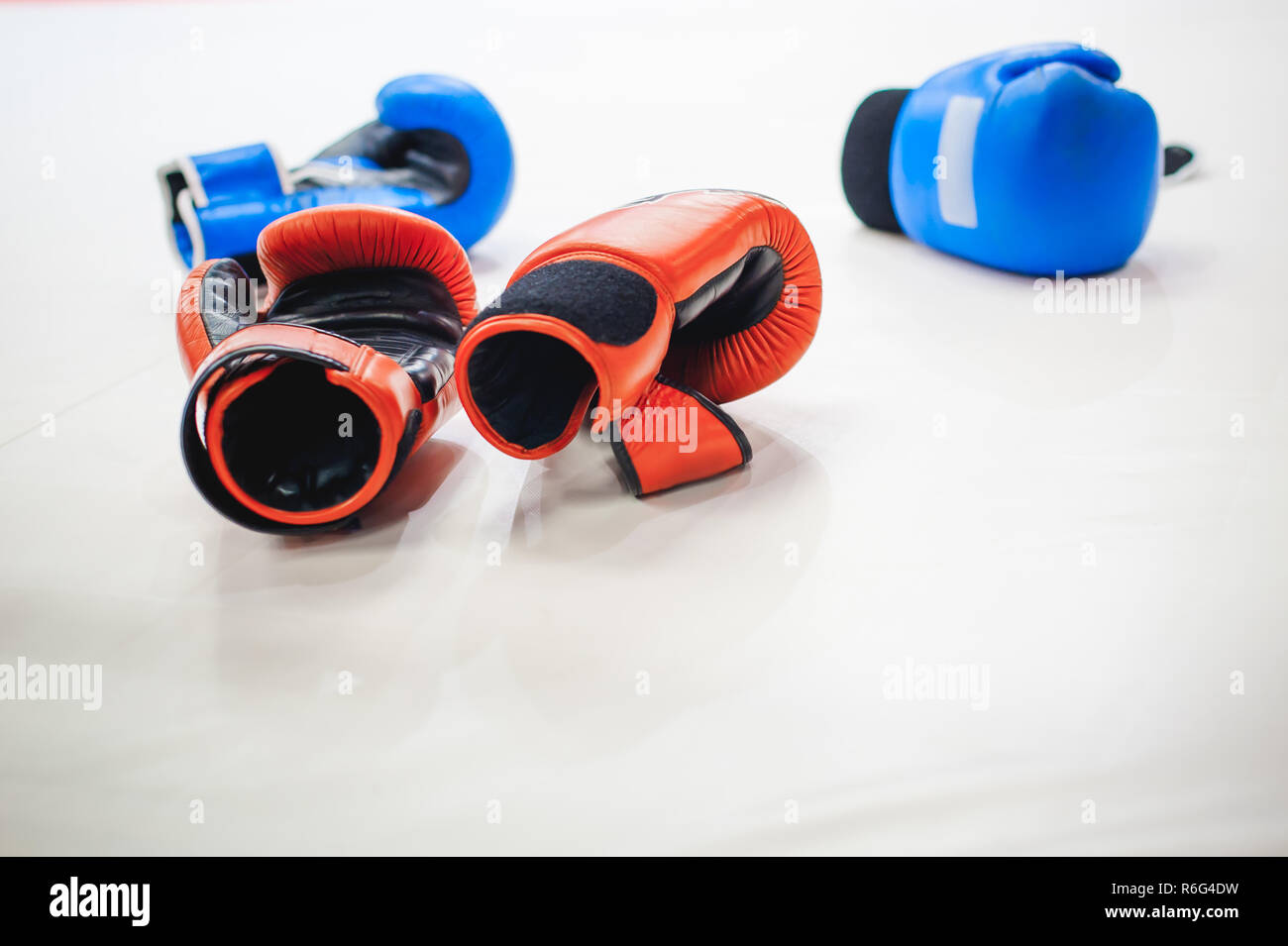Red boxing gloves on floor hi-res stock photography and images - Alamy