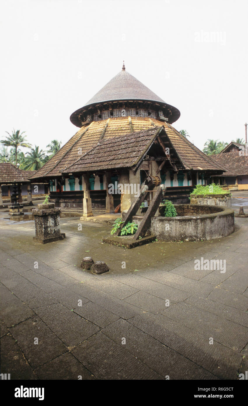 Shiva temple kerala hi-res stock photography and images - Alamy