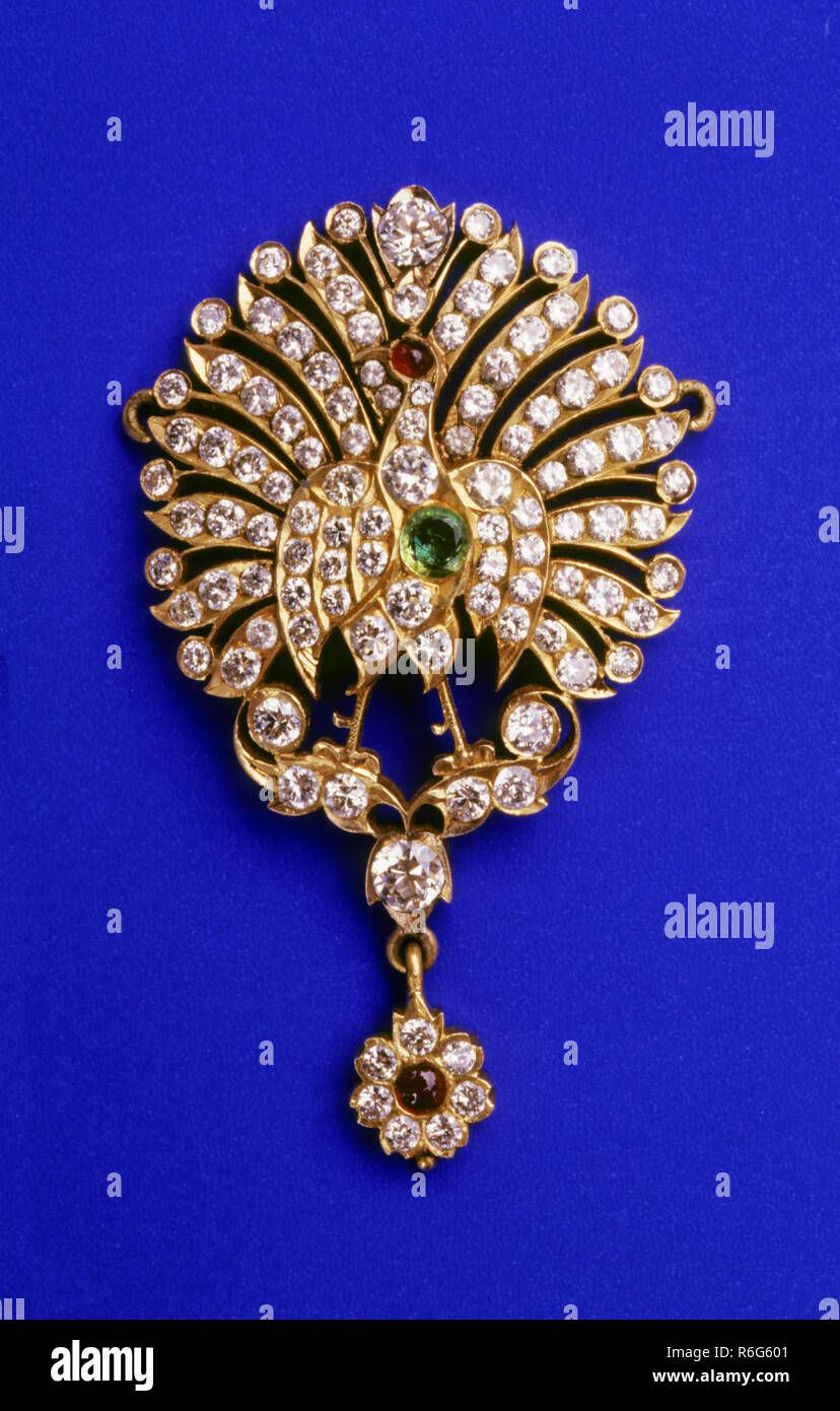 Diamond brooch hi-res stock photography and images - Alamy