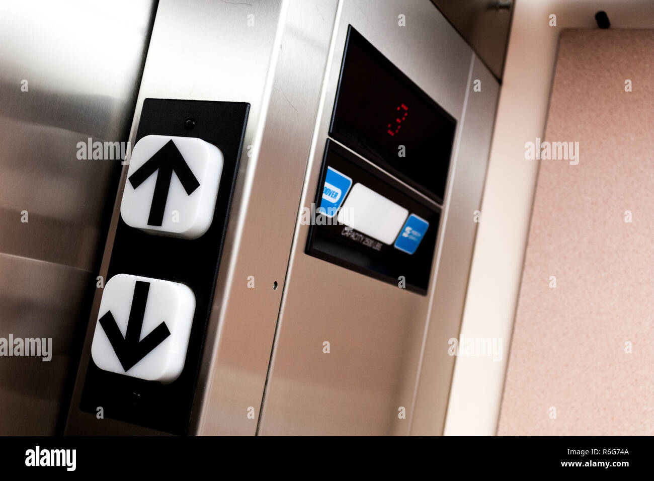 Elevator arrows hi-res stock photography and images - Alamy