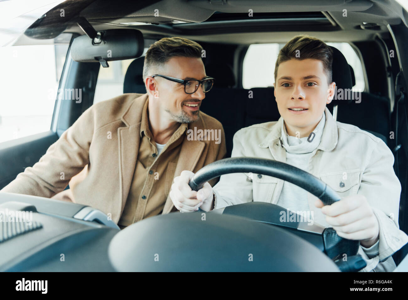 Dad teaching son car hi-res stock photography and images - Alamy