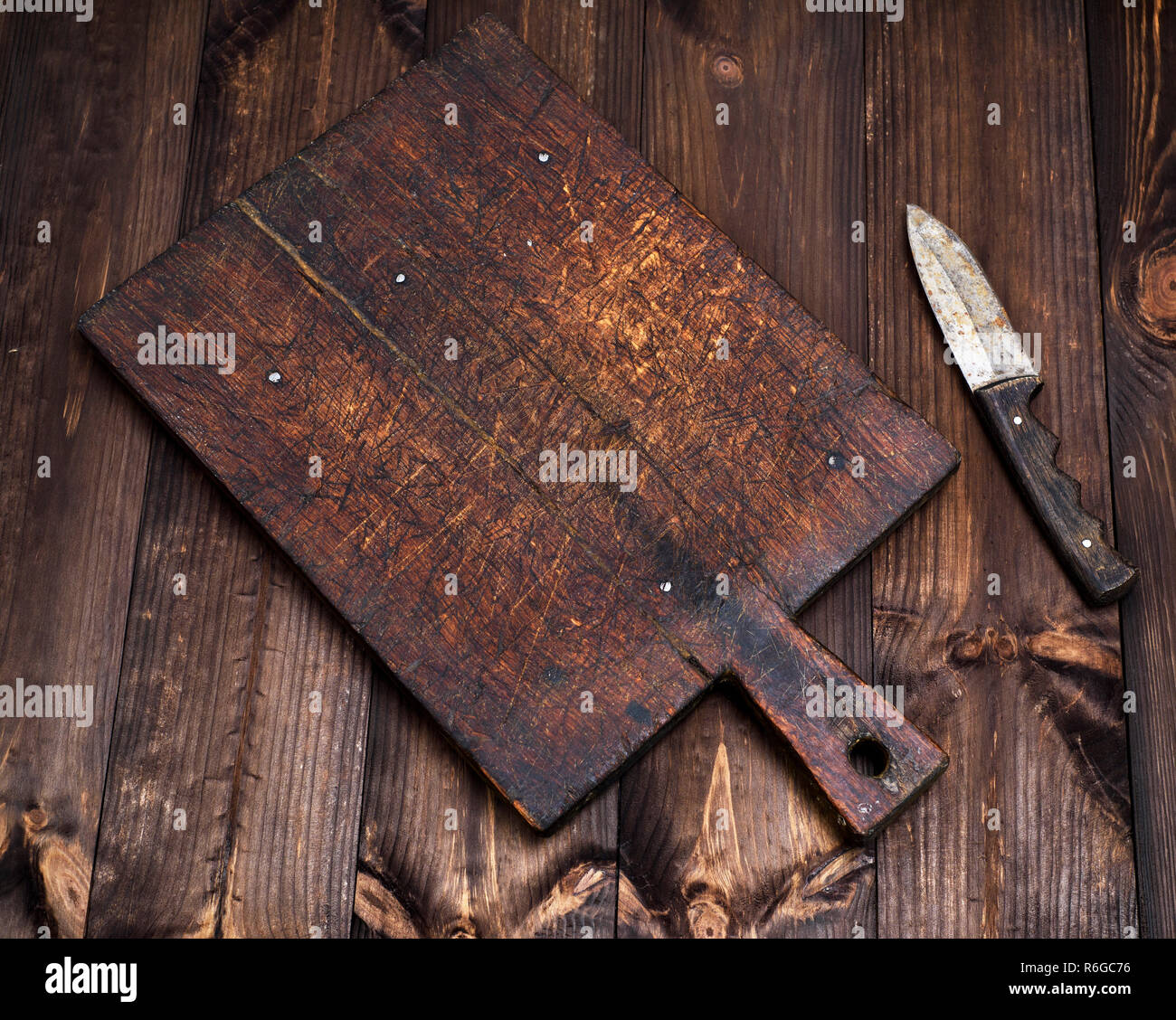 very old empty kitchen cutting board Stock Photo - Alamy