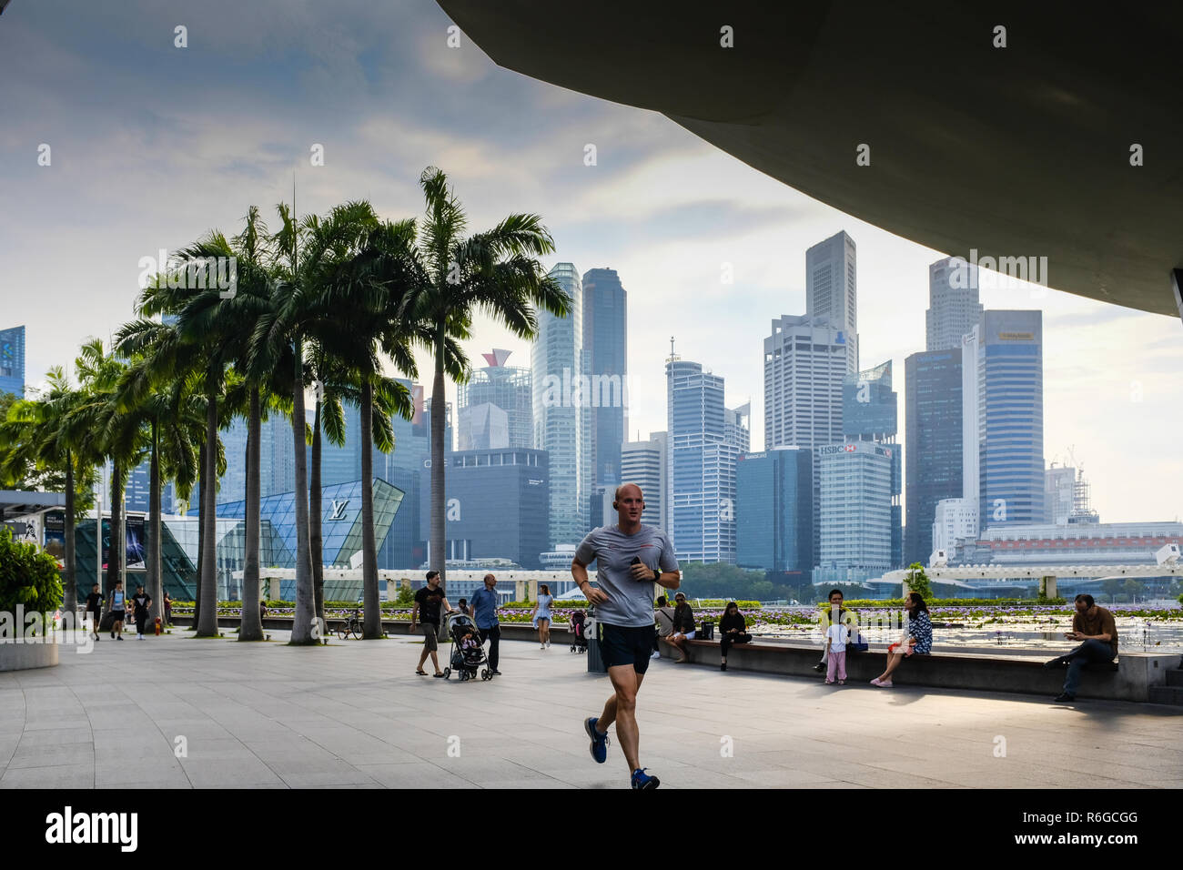 Morning jog at marina bay hi-res stock photography and images - Alamy