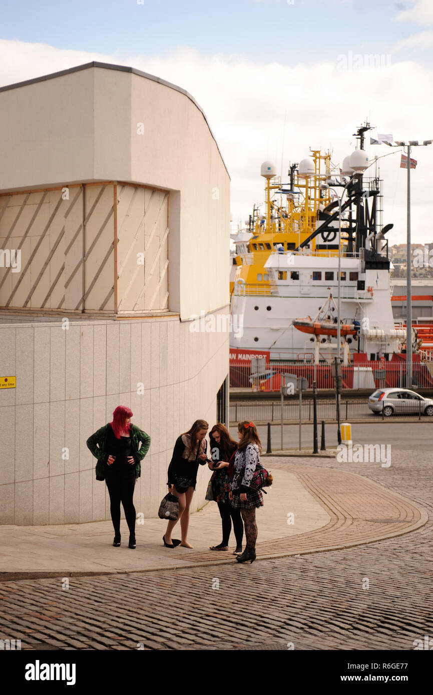 Aberdeen three girls in the street hi-res stock photography and images ...