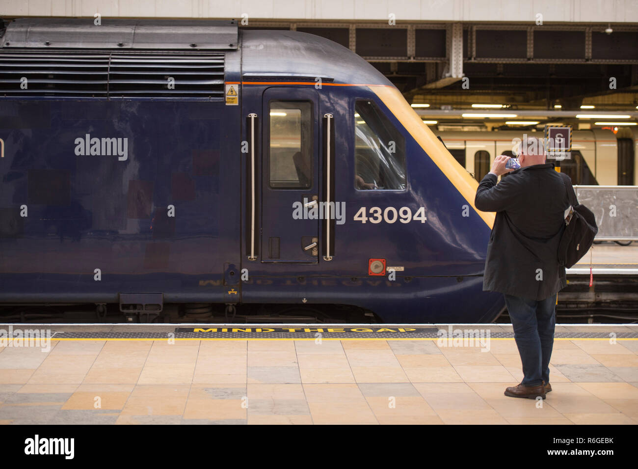December 2018. First Great Western Class 43 (HST) arrival at Paddington ...
