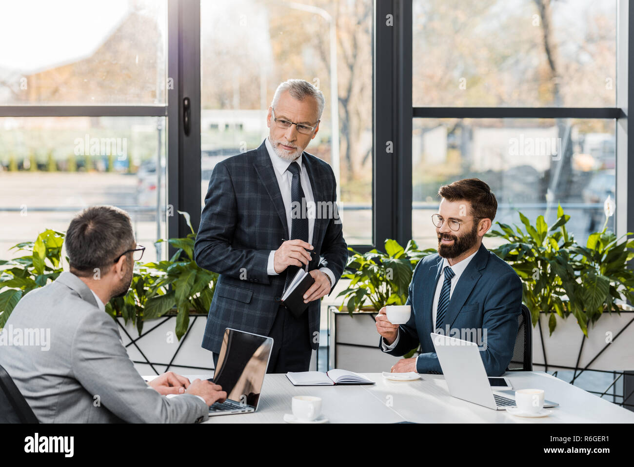 Colleagues men in suits talking hi-res stock photography and images - Alamy