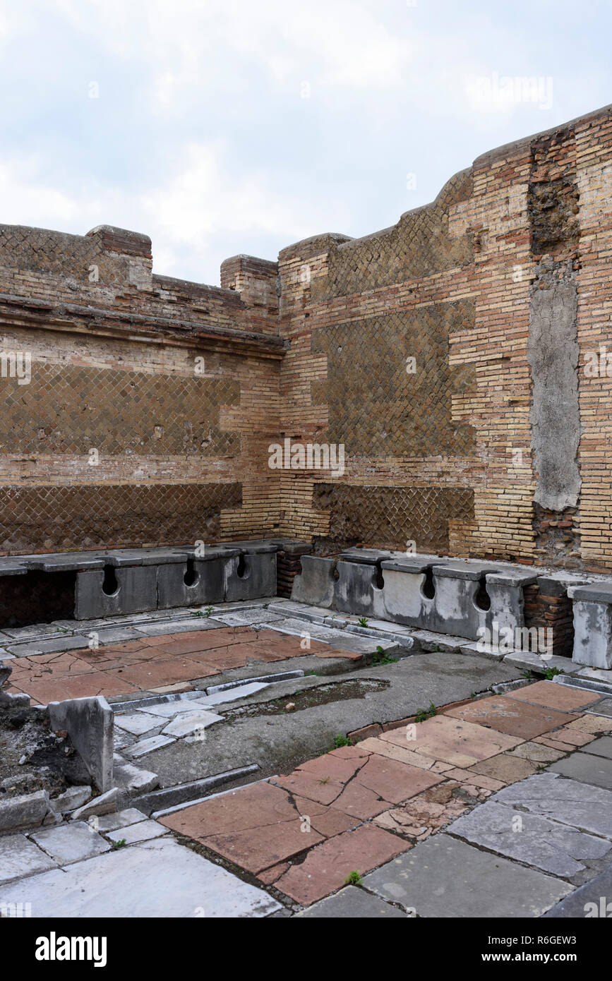 Ancient rome public toilet hi-res stock photography and images - Alamy