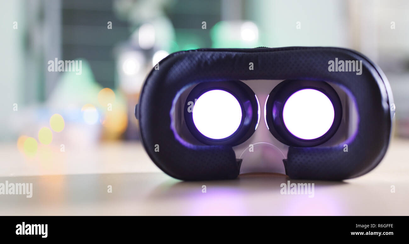 Virtual reality goggles night city hi-res stock photography and images ...