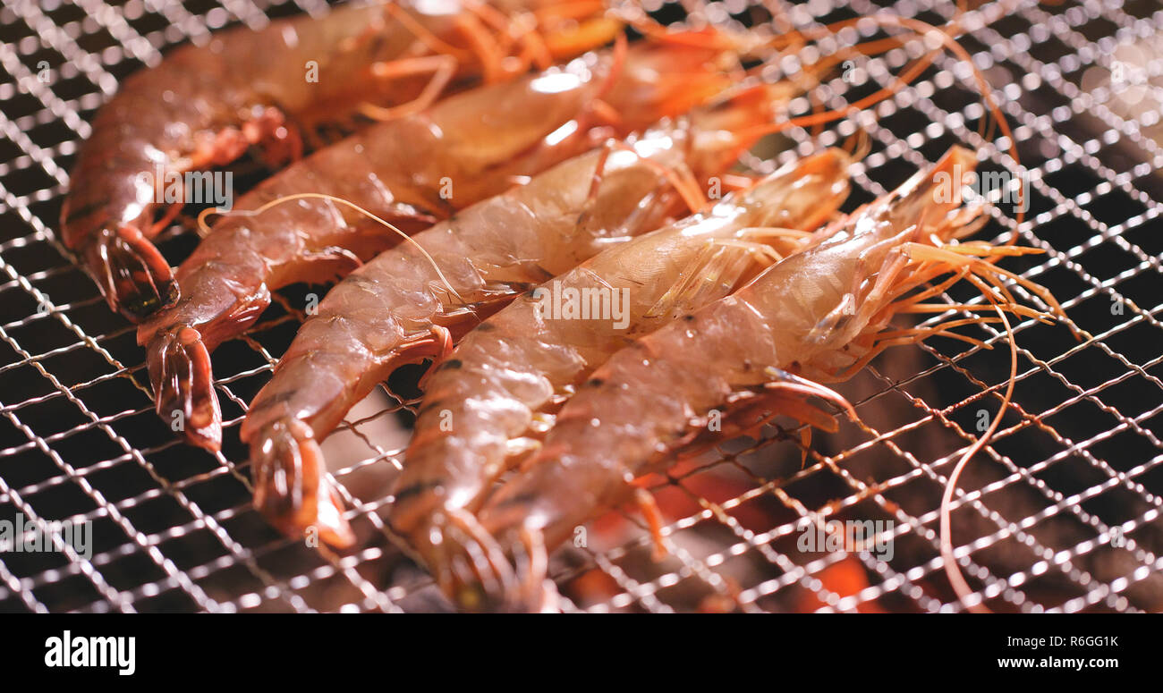Grilled prawns on the grill Stock Photo - Alamy