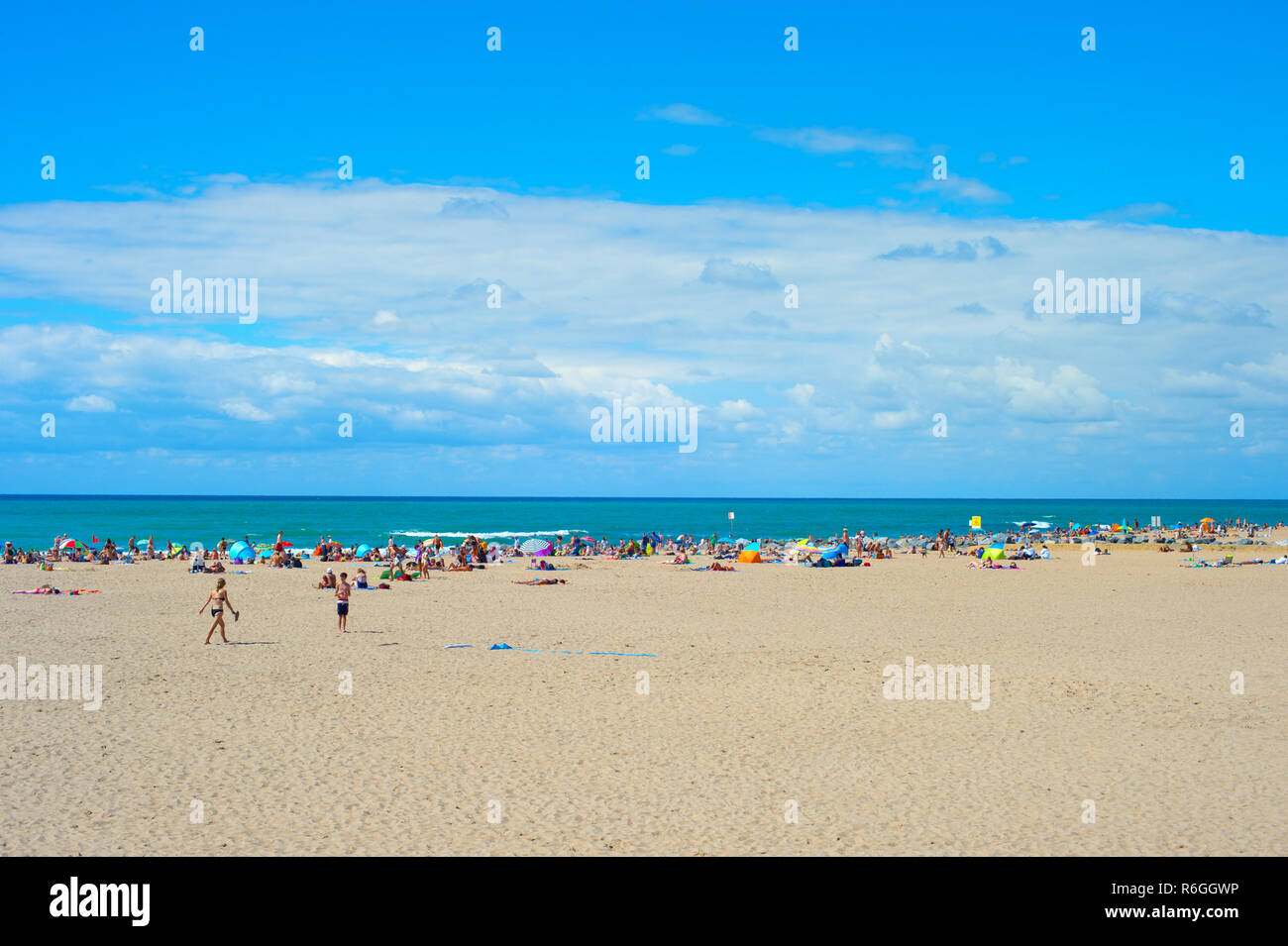 Nice beach france crowd hi-res stock photography and images - Alamy