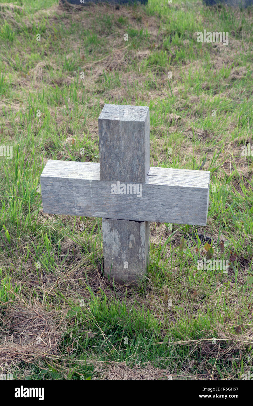 Wooden cross in graveyard hi-res stock photography and images - Alamy