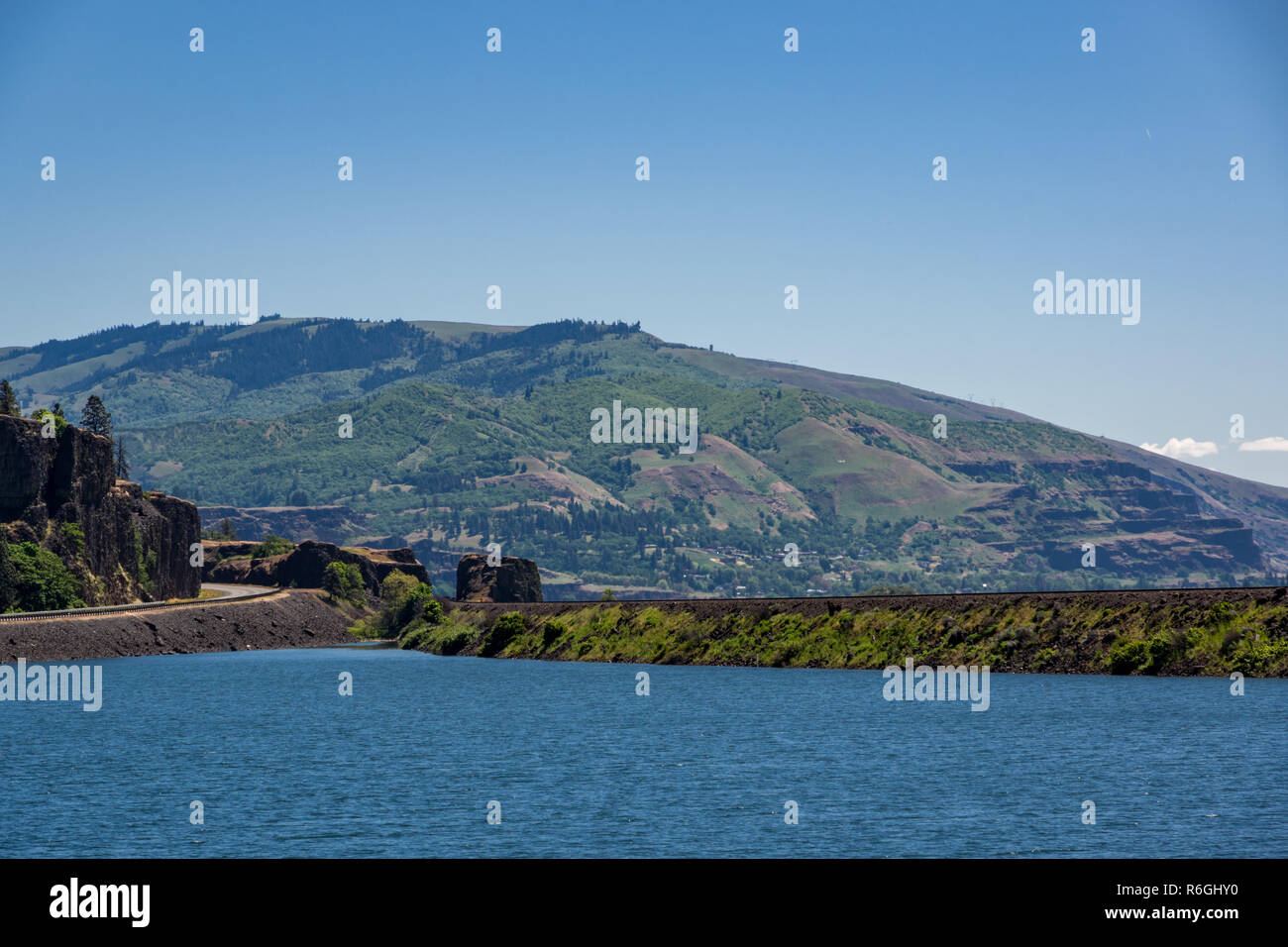 Columbia river railroad hi-res stock photography and images - Alamy